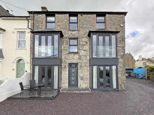 6 Bedroom House