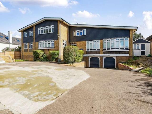6 Bedroom House