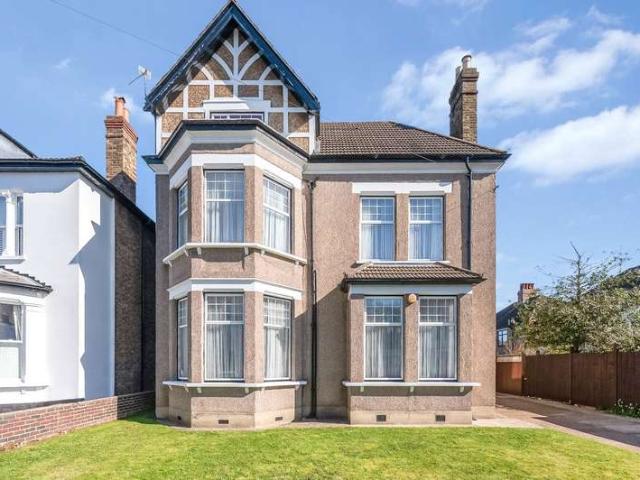6 Bedroom House