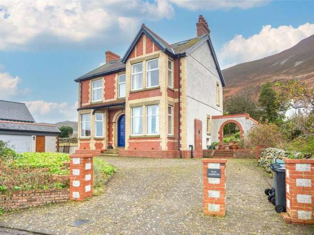 6 Bedroom House