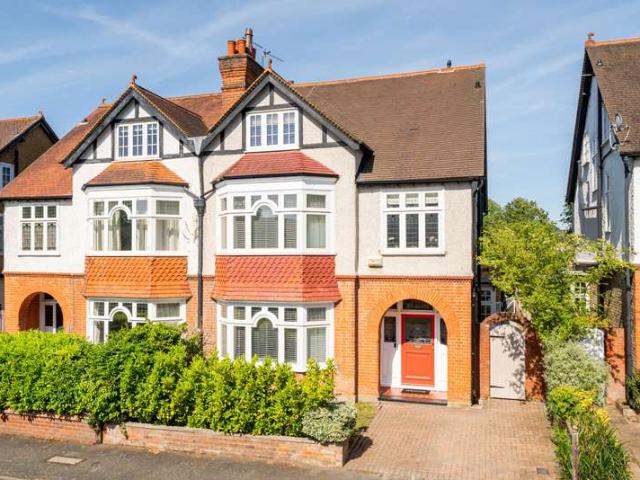 6 Bedroom House