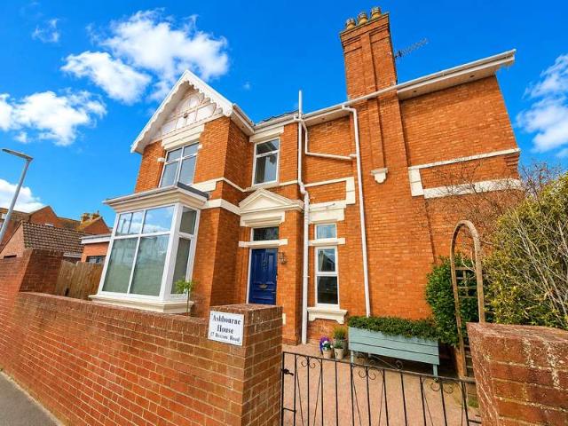 6 Bedroom House