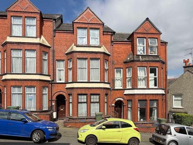 6 Bedroom House