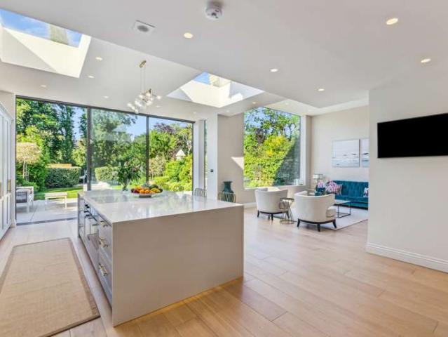 6 Bedroom House