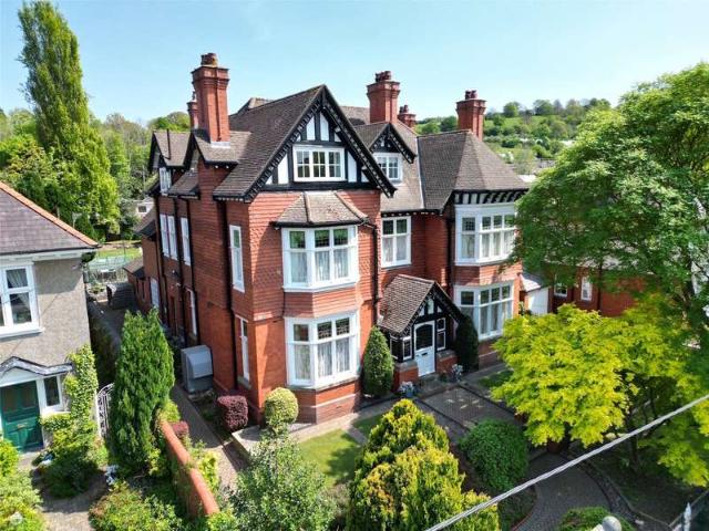 6 Bedroom House