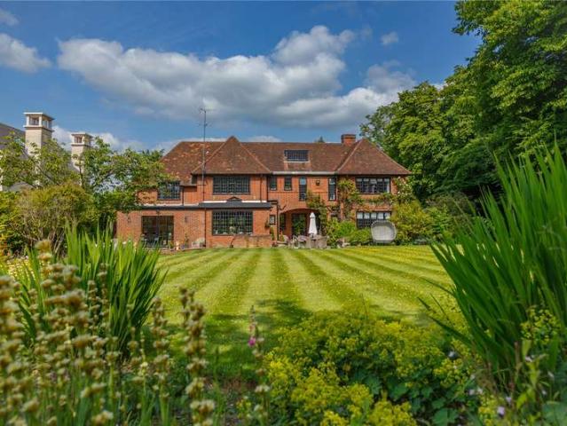 6 Bedroom House