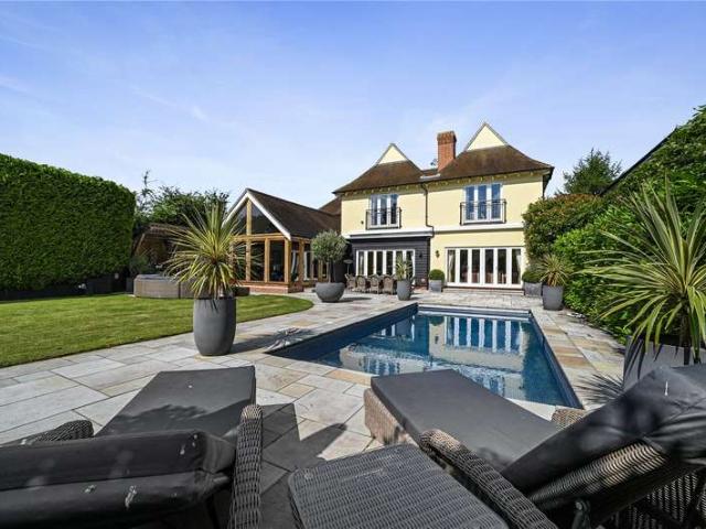 6 Bedroom House
