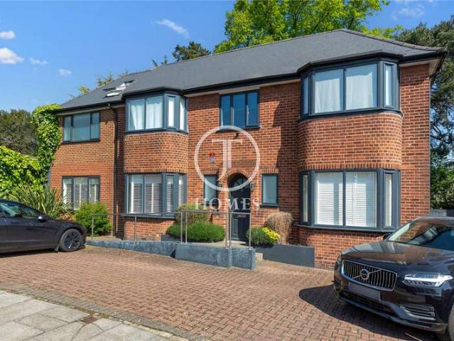 6 Bedroom House