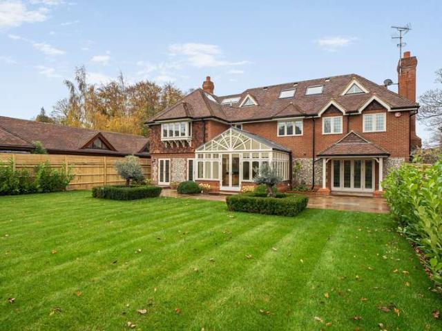 6 Bedroom House