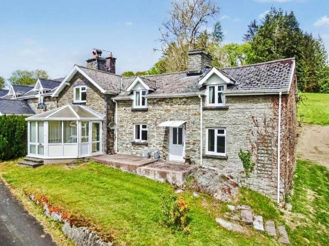 6 Bedroom House