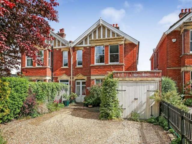 6 Bedroom House