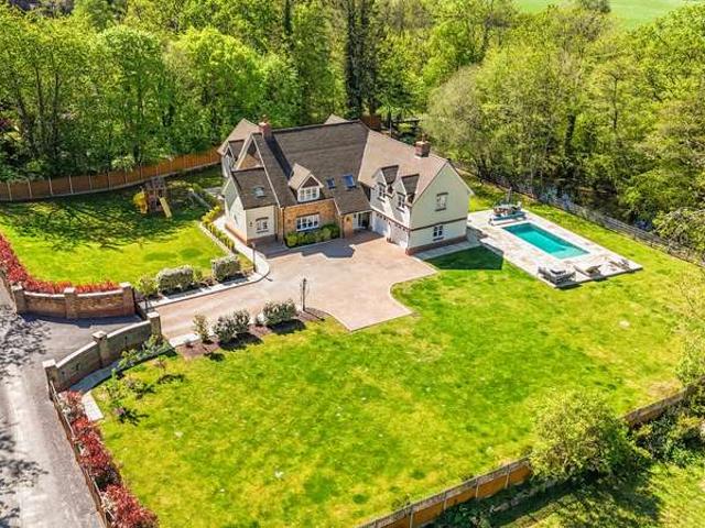 6 Bedroom House