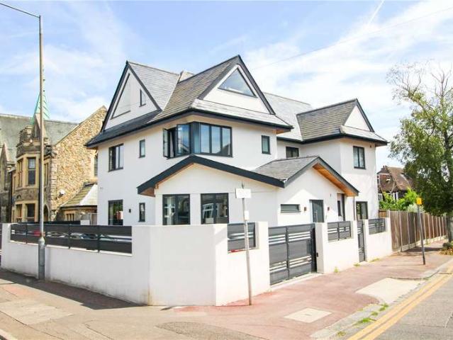 6 Bedroom House