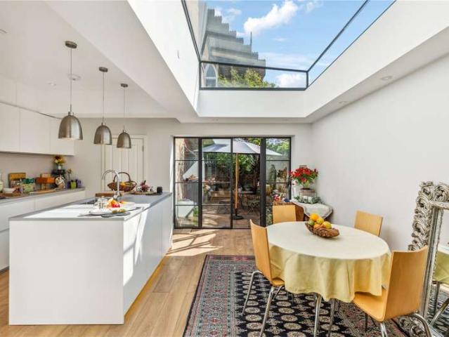 6 Bedroom House