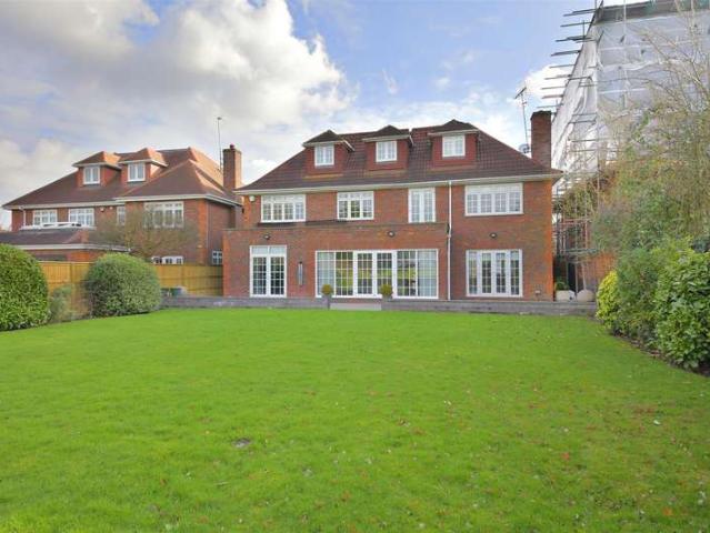6 Bedroom House