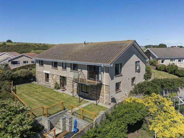 6 Bedroom House
