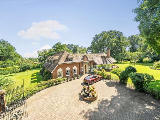 6 Bedroom House