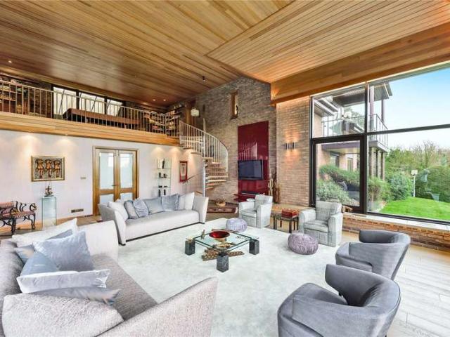 6 Bedroom House