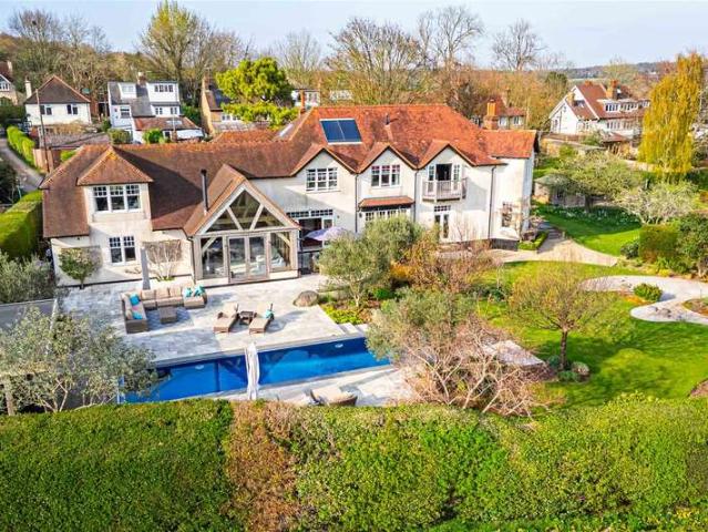 6 Bedroom House