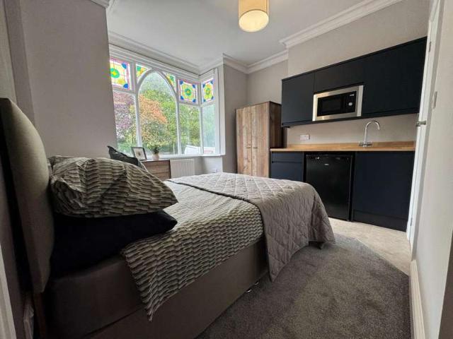 6 Bedroom House
