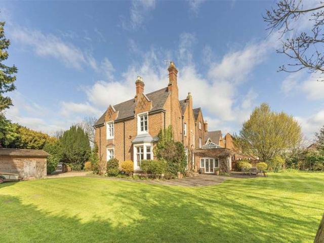 6 Bedroom House
