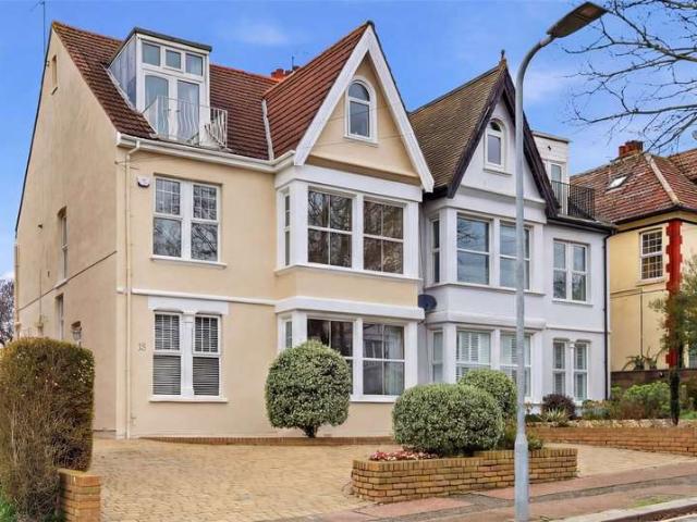 6 Bedroom House