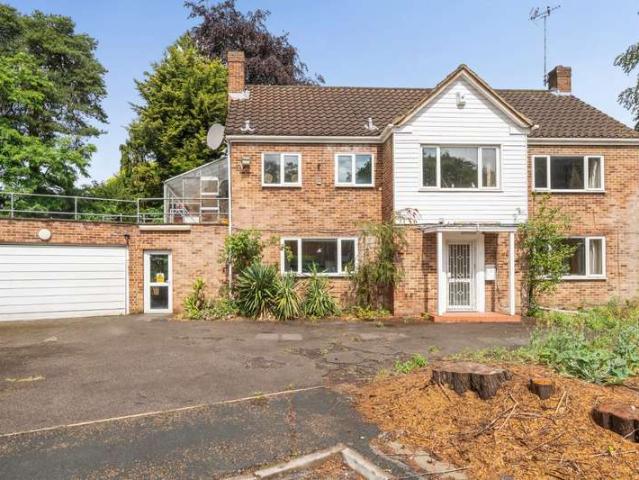 6 Bedroom House