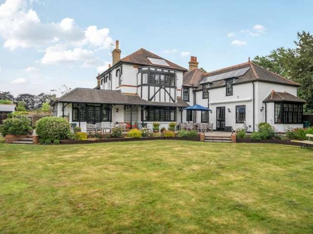 6 Bedroom House