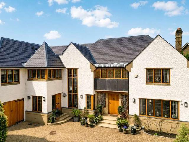 6 Bedroom House