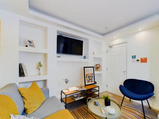 6 Bedroom House