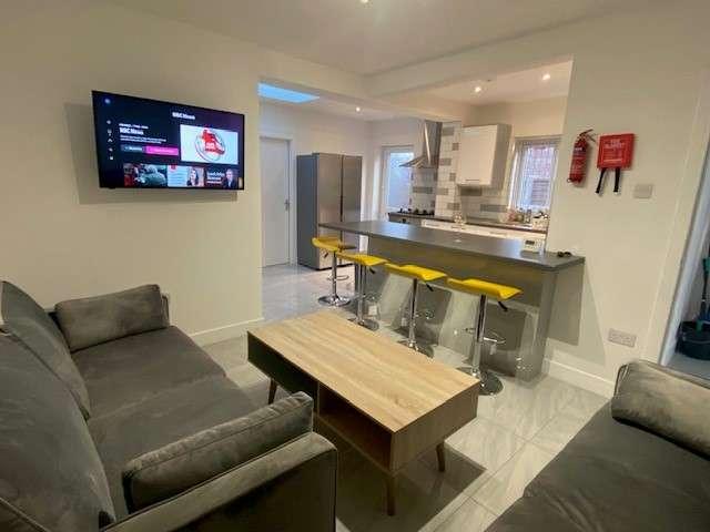 6 Bedroom House