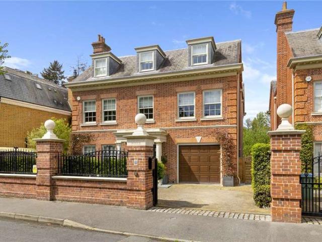 6 Bedroom House