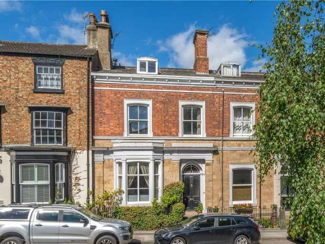 6 Bedroom House