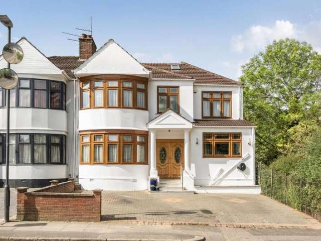 6 Bedroom Semi Detached House