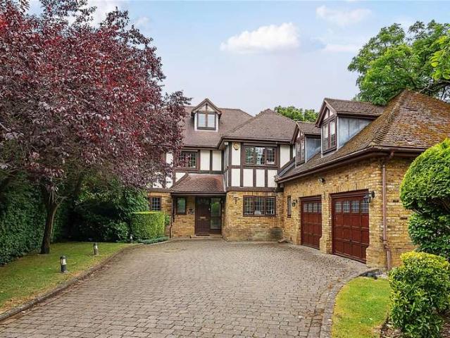 6 Bedroom House