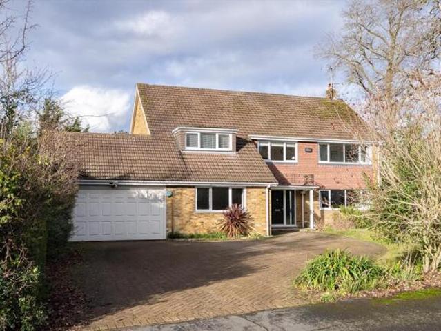 6 Bedroom House Cobham Surrey 101674914