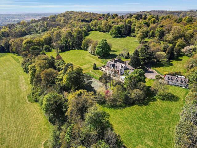 6 Bedroom House Caterham Surrey LS101675501
