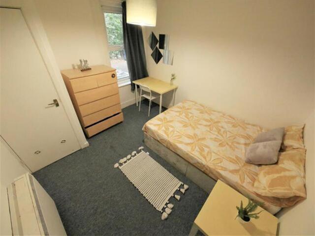 6 Bedroom House Bournemouth Dorset 101079869