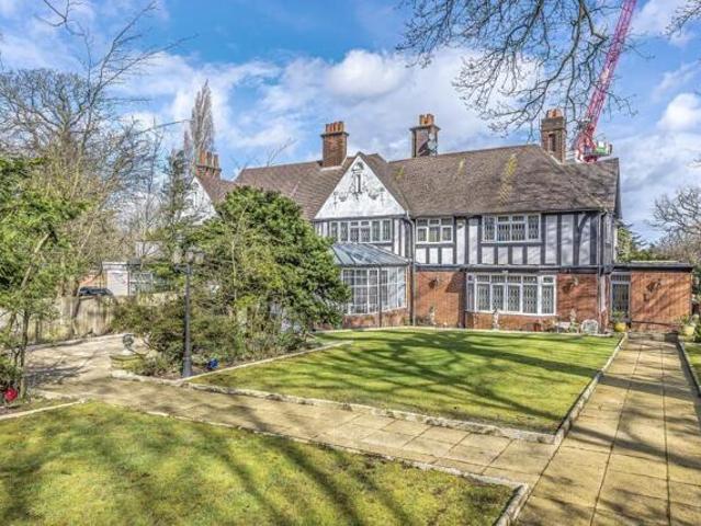 6 Bedroom House Barnet Greater London LS100398630