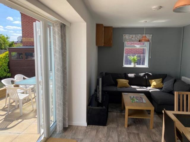 6 Bedroom House Beeston East Midlands 98286353
