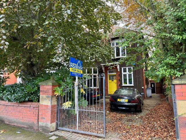 6 Bedroom House Blackpool Blackpool LS98765823