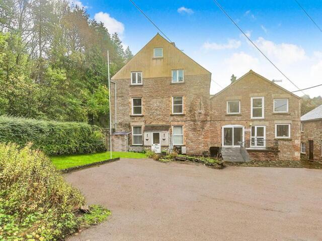 6 Bedroom House Blakeney Gloucestershire LS101059726
