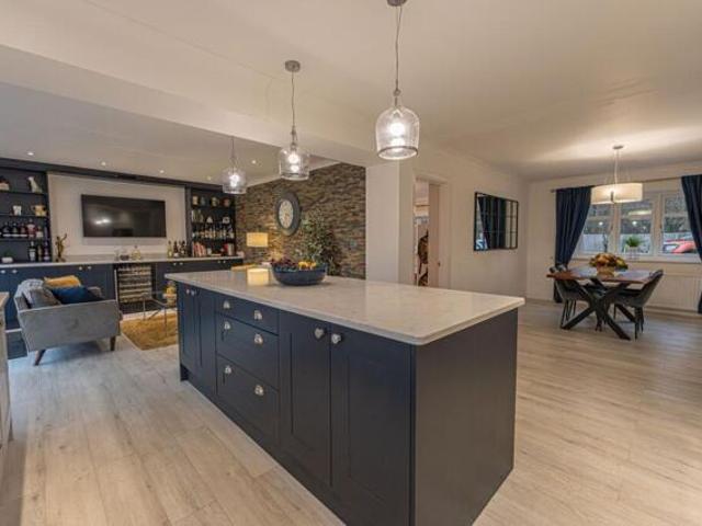 6 Bedroom House Bridgend Bridgend LS100366153