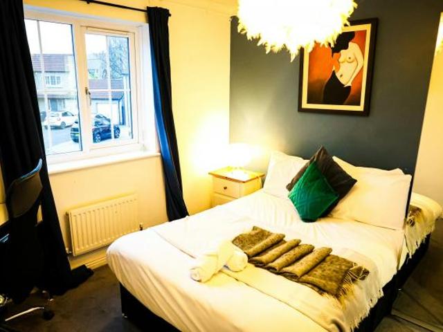 6 Bedroom House Bristol Bristol 84385726