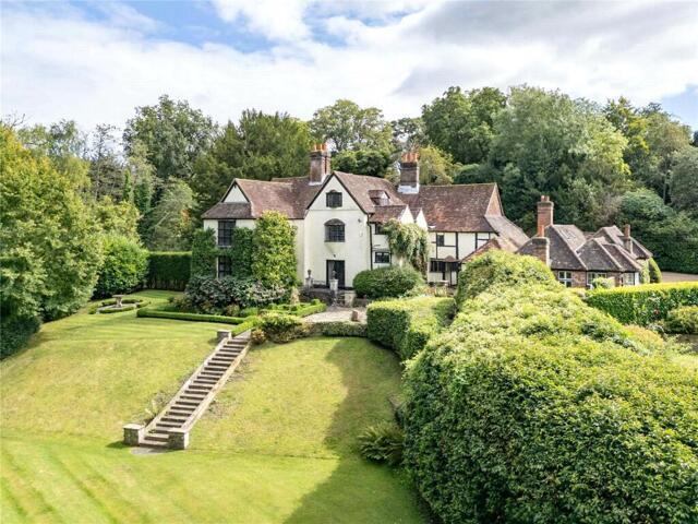 6 Bedroom House Dorking Surrey LS100825104