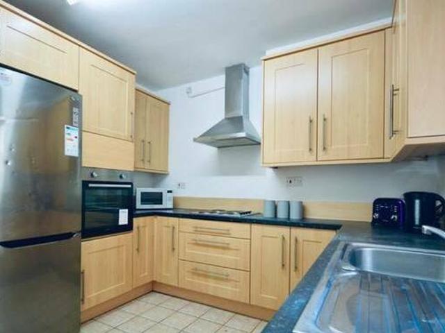 6 bedroom house for rent in 17 Rossett Avenue L17
