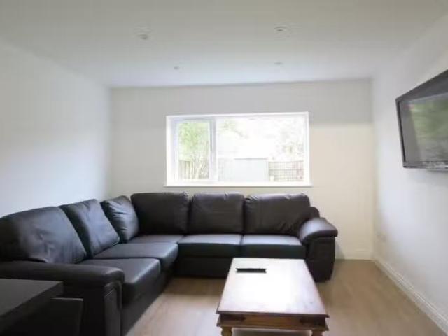 6 bedroom house for rent in 6 bedroom Detached House in Charmi.