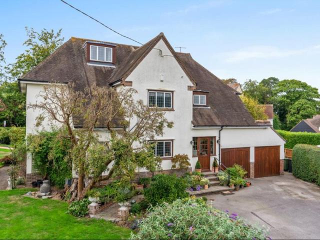 6 bedroom House for rent in Courtauld Road