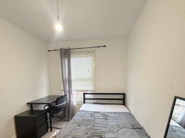 6 bedroom house for rent in Carnarvon Road, Reading, RG1