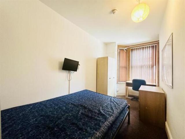 6 bedroom house for rent in Church Grove, Nottingham, NG7